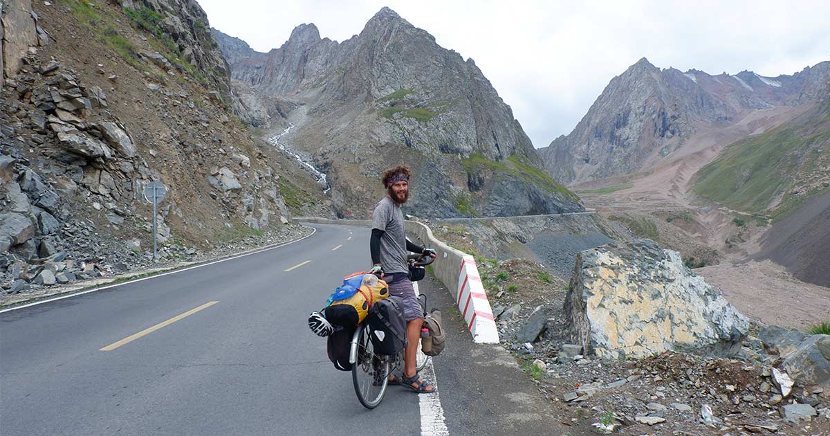 5 Reasons Why You Should Travel by Bicycle | Snowys