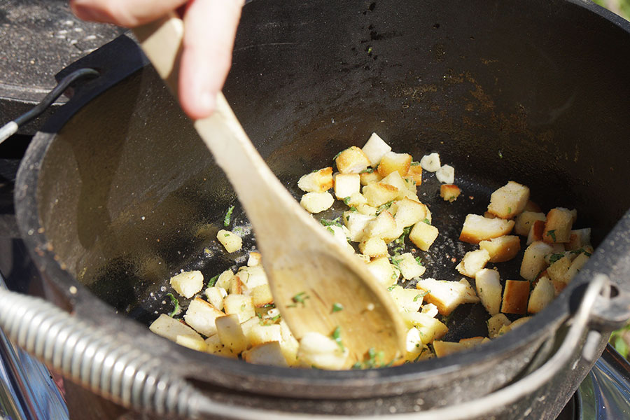 Camp Oven Turducken & Gravy | Snowys Blog